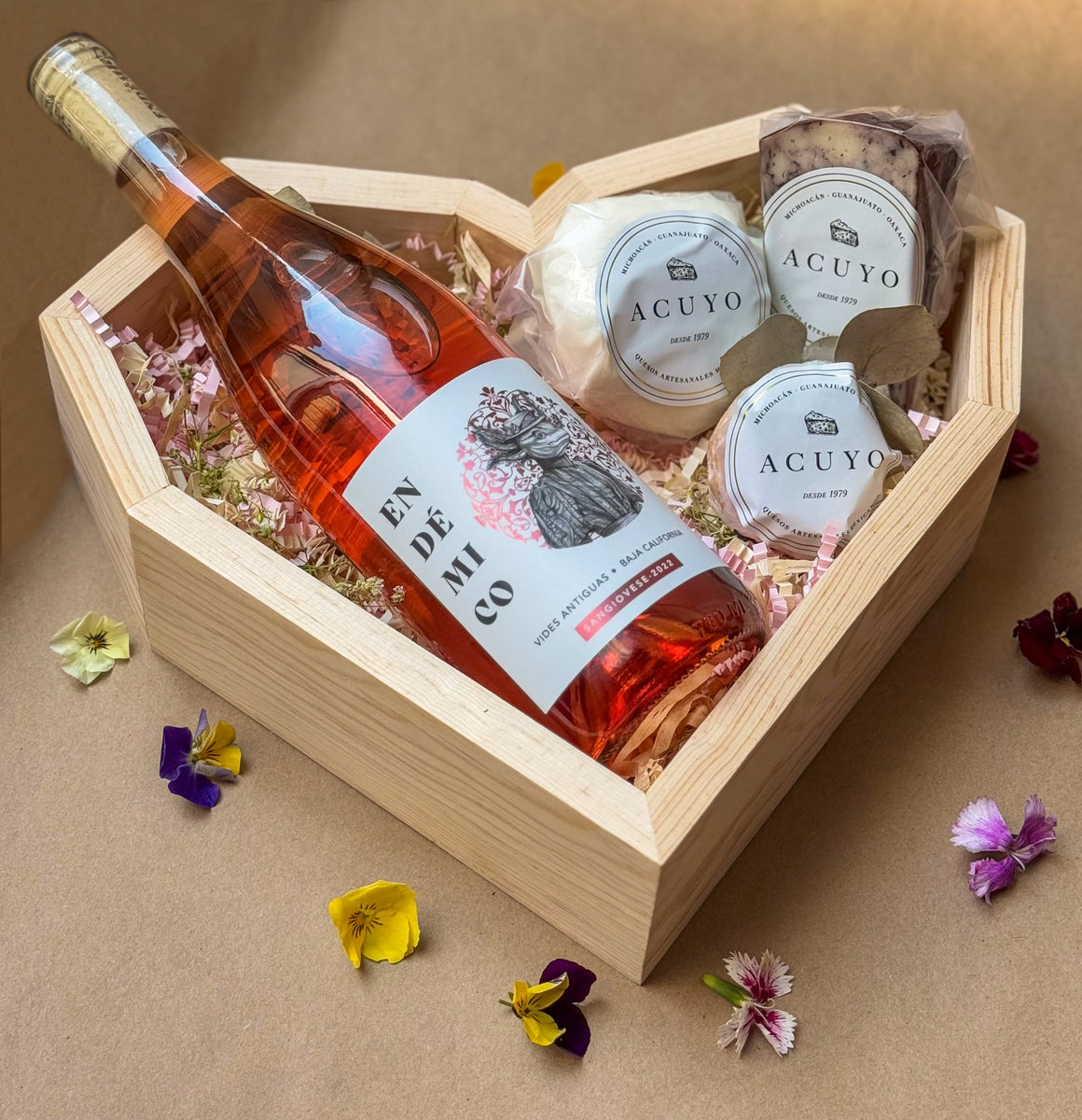 Kit Corazón Vino Rosado & Quesos. – ACUYO